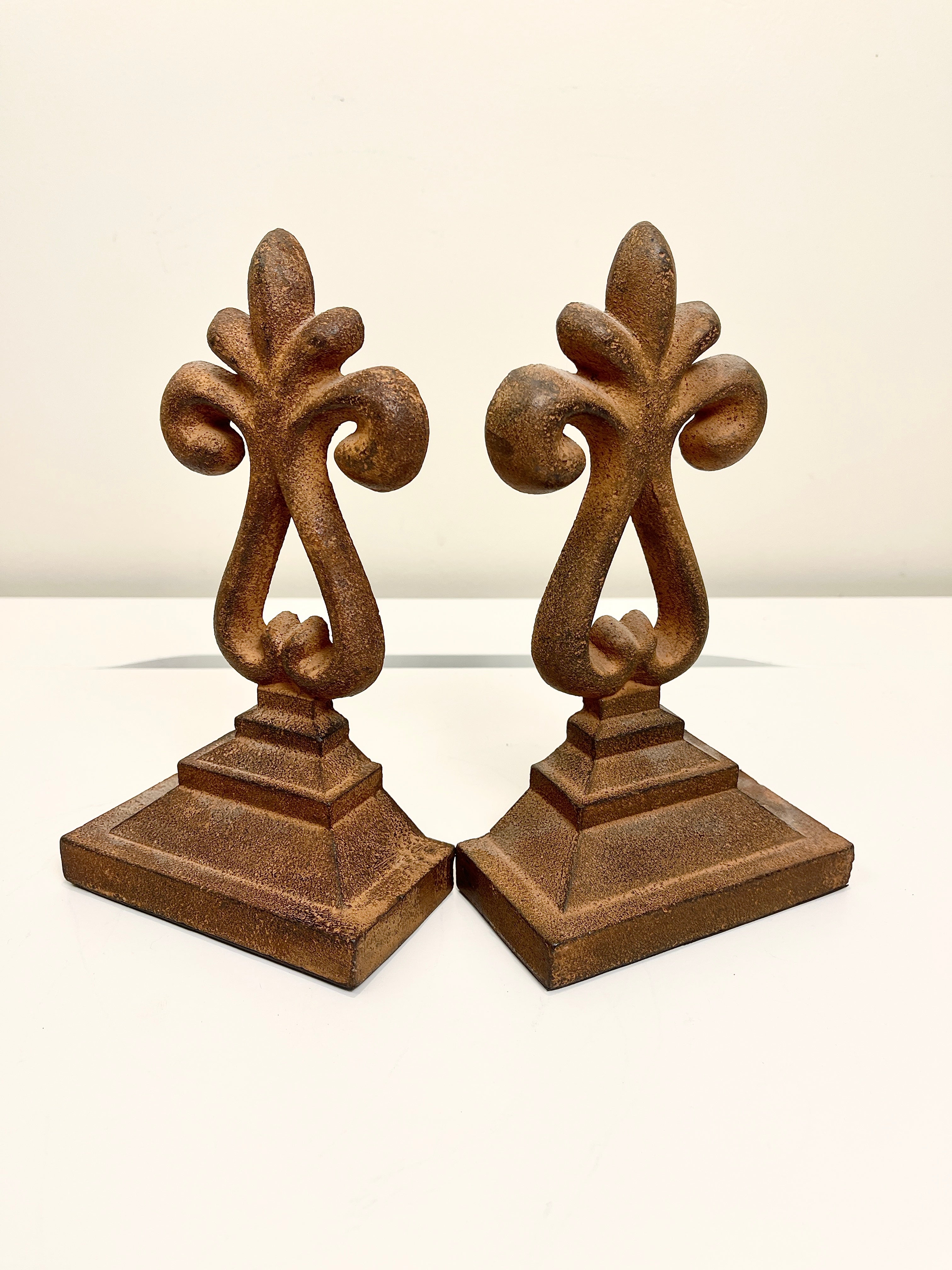 Vintage Cast Iron Bookends: French Fleur de Lis – Vintage Point